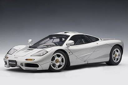76001 McLaren F1 Roadcar 1994 shorttail silber 1:18... nur 199.00 EUR